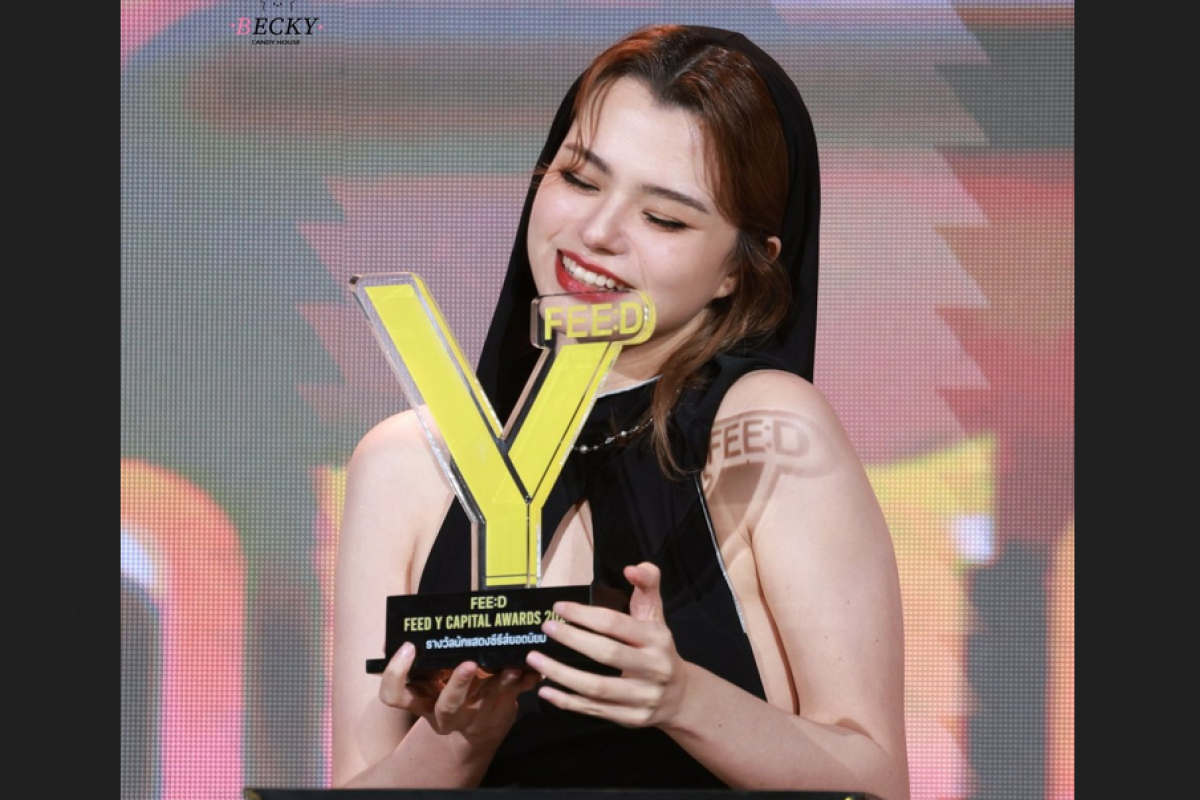 Becky Rebecca Patricia Armstrong Raih 3 Penghargaan Feed Y Capital 2nd ...